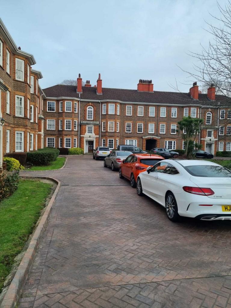 Perryn House, Bromyard Avenue, London W3 2 bed flat for sale - £500,000