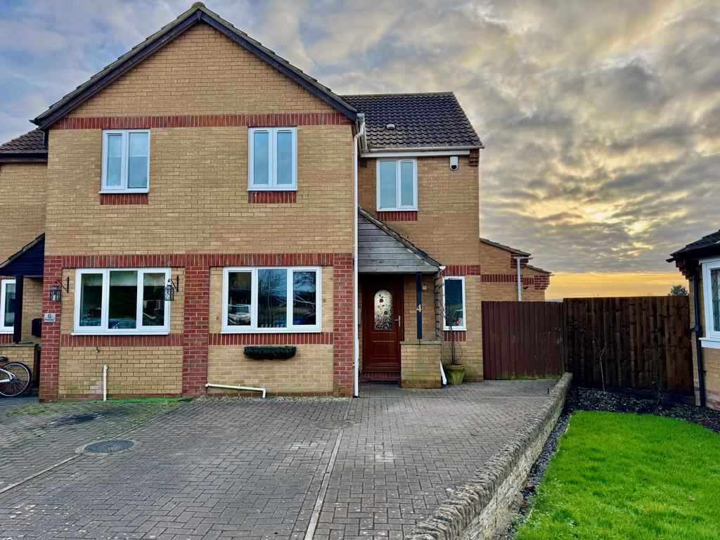 Alexanders Close Meare Glastonbury 3 Bed Semi Detached House £