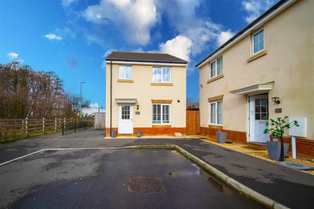 Waun Draw, Caerphilly, CF83 3SL 3 bed detached house - £265,000