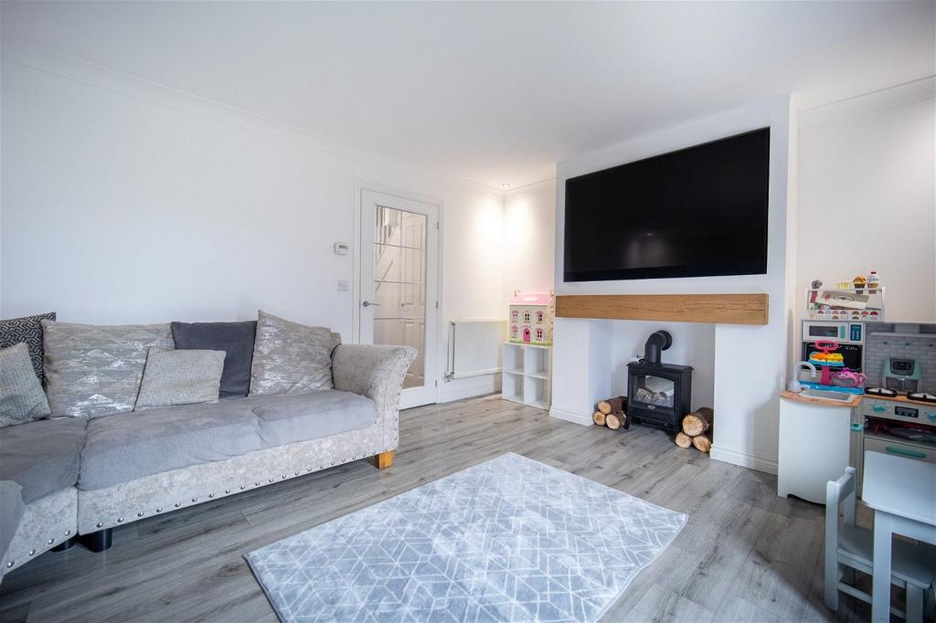 Waun Draw, Caerphilly, CF83 3SL 3 bed detached house - £265,000