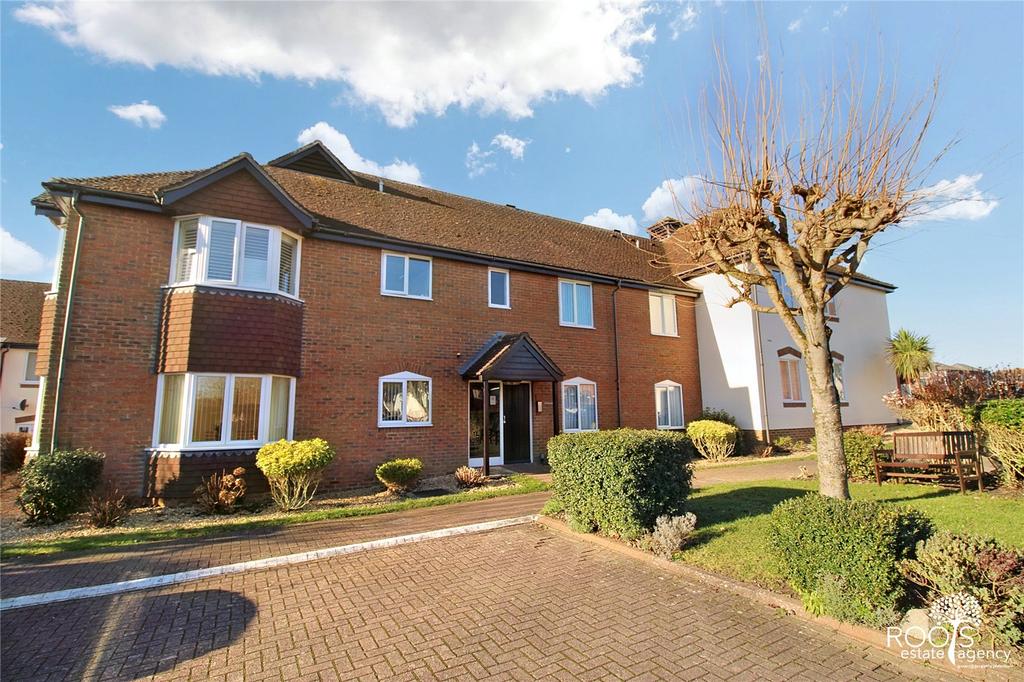 Ferndale Court, West Berkshire RG19 2 bed apartment - £190,000