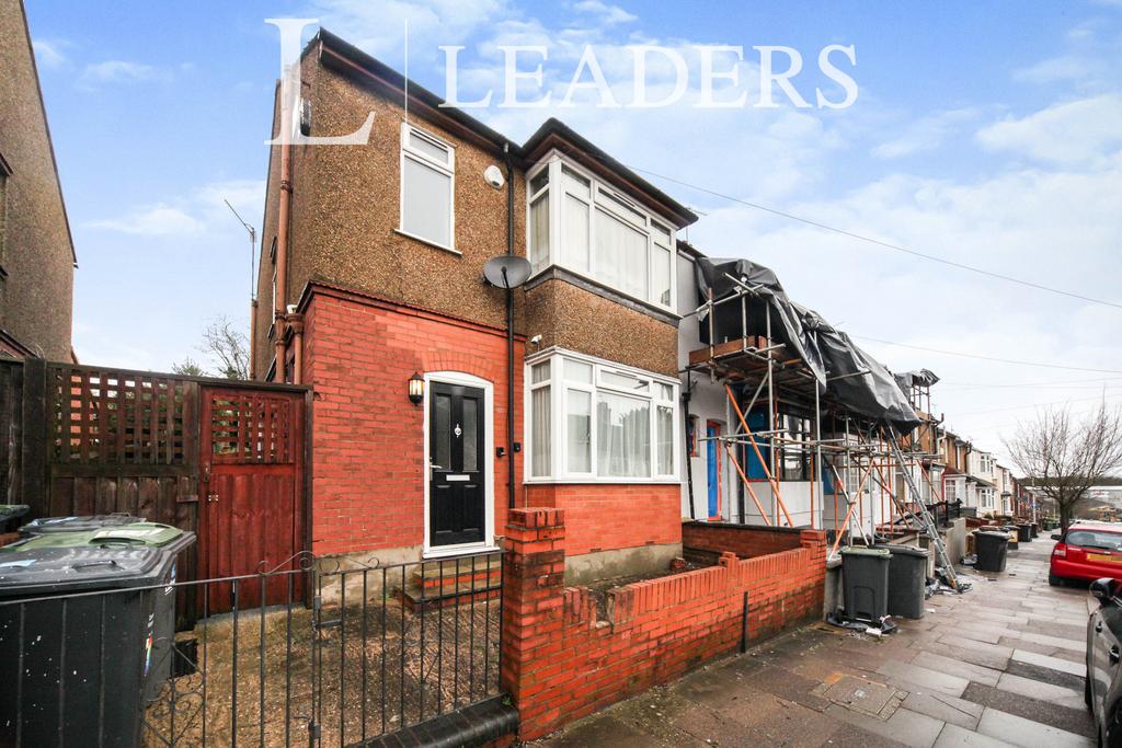 Ferndale Road - 4 bedroom Furnished... 4 bed terraced house - £1,900 ...