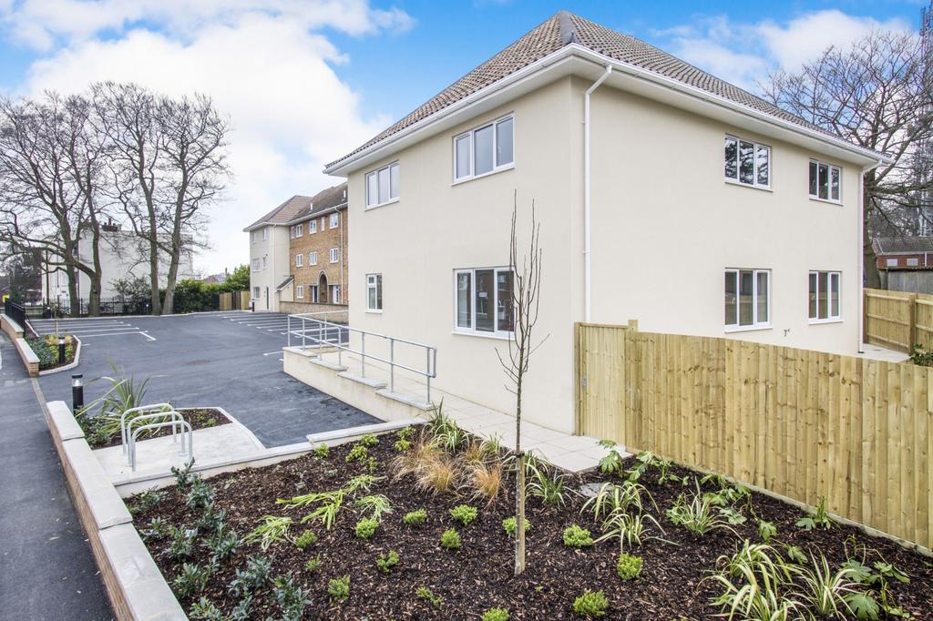 Ashley Road, Parkstone, BH14 2 bed apartment - £1,150 pcm (£265 pw)