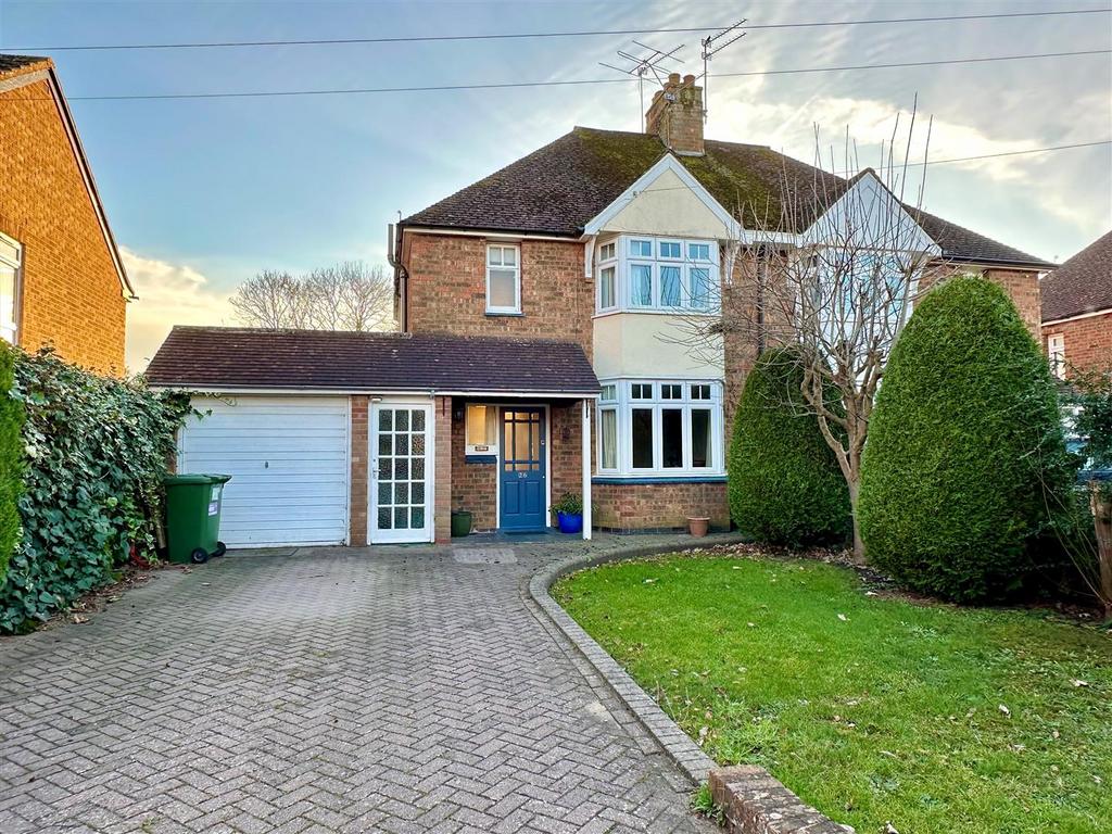 Seggs Lane, Alcester 3 bed semi-detached house - £450,000