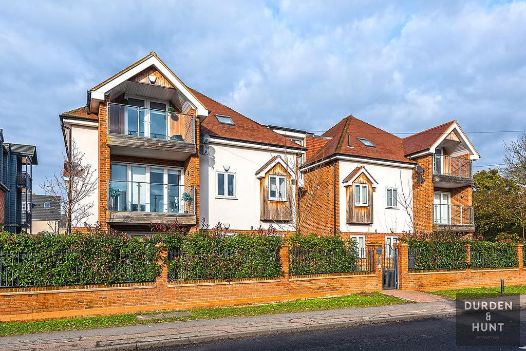 Manor Road, Chigwell, IG7 2 bed apartment to rent - £2,000 pcm (£462 pw)