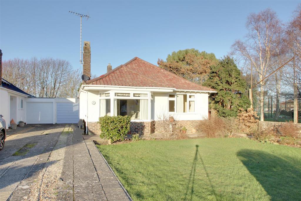 Fernhurst Drive, Goring-By-Sea, Worthing 3 bed detached bungalow - £550,000