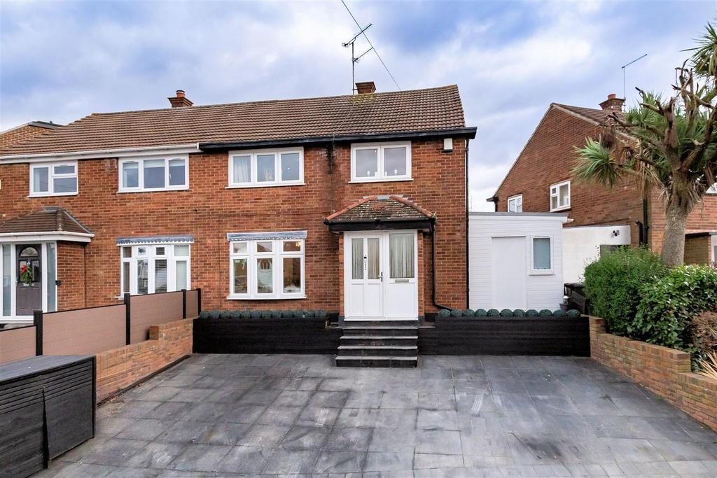 Beaconfield Road, Epping. 3 bed semi-detached house - £500,000
