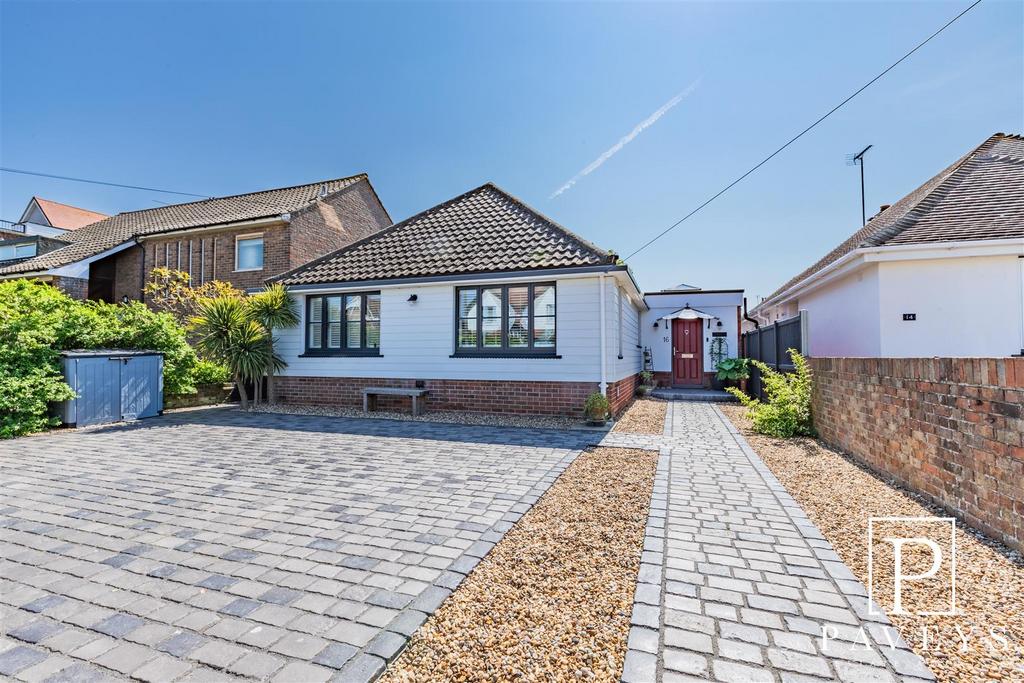 Harold Road, Frinton-On-Sea 3 bed chalet for sale - £575,000