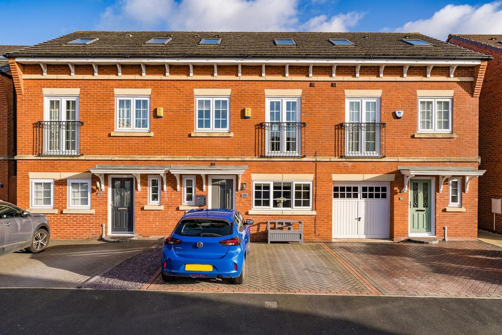 Widnes, Widnes WA8 4 bed townhouse - £280,000