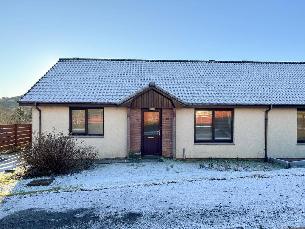 Scalpay Place, Portree IV51 3 bed semi-detached house - £185,000