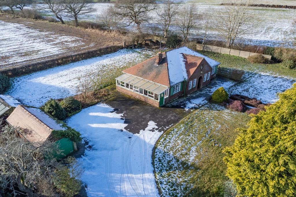 Senna Lane, Comberbach 2 bed detached house - £525,000