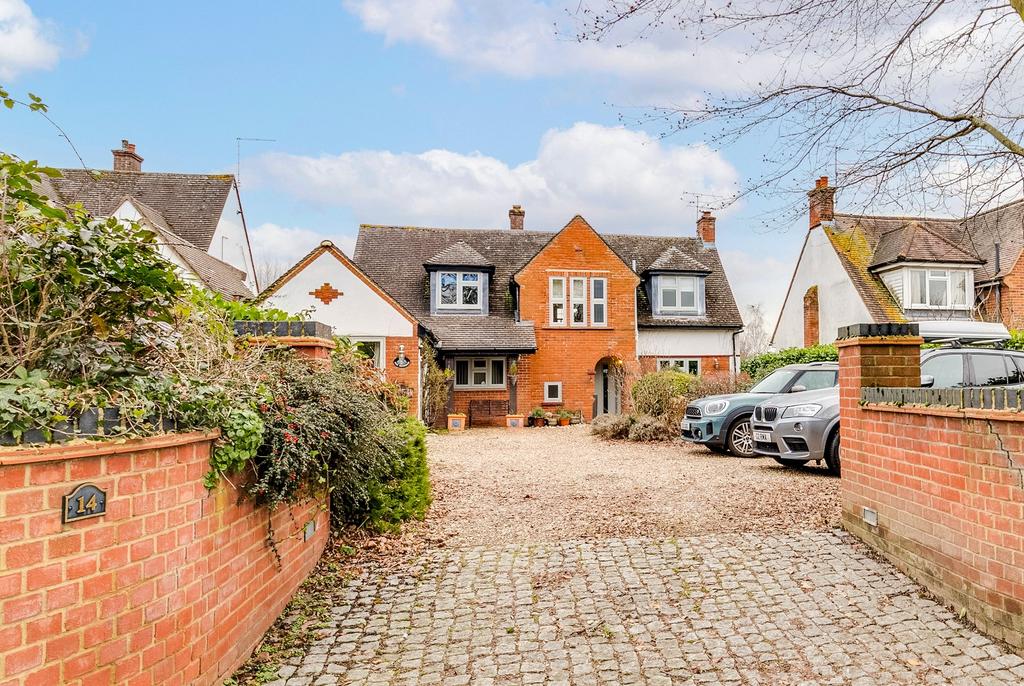 Stevenage Road, Knebworth, Hertfordshire, SG3 4 bed detached house for ...
