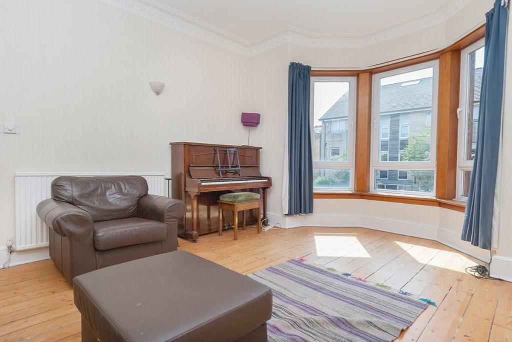1203L – Willowbrae Road, Edinburgh... 2 bed flat - £1,225 pcm (£283 pw)