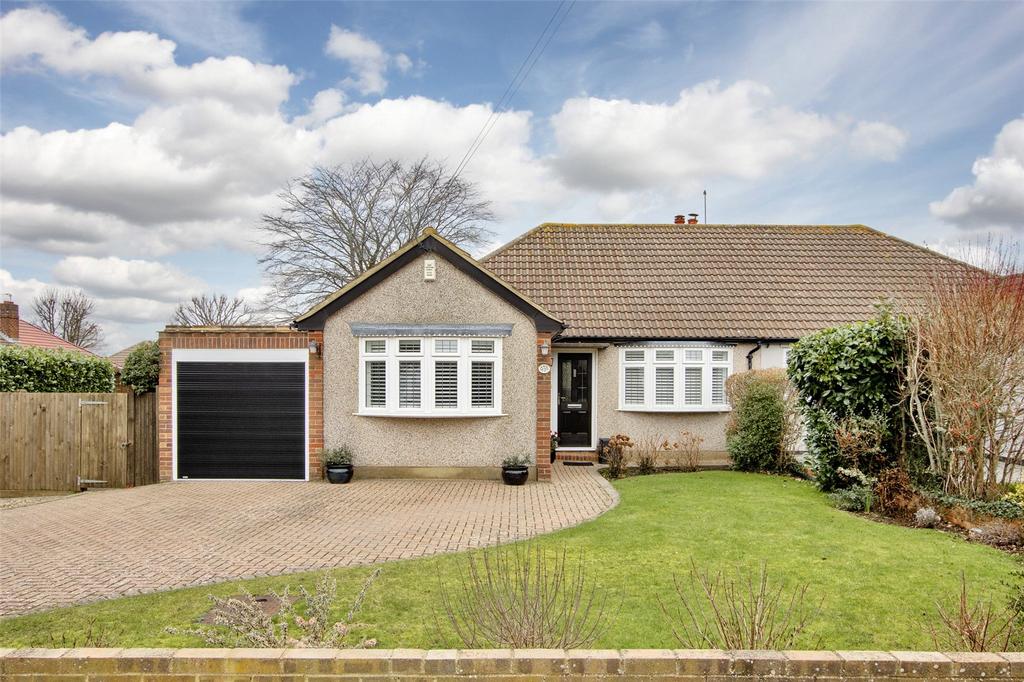 Dene Drive, Longfield, Kent, DA3 3 bed bungalow for sale - £550,000