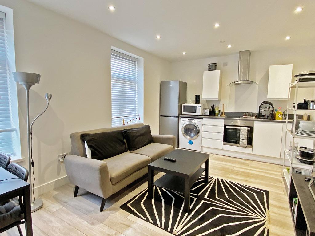 Bedford Street, Cardiff, 2 bed flat - £960 pcm (£222 pw)