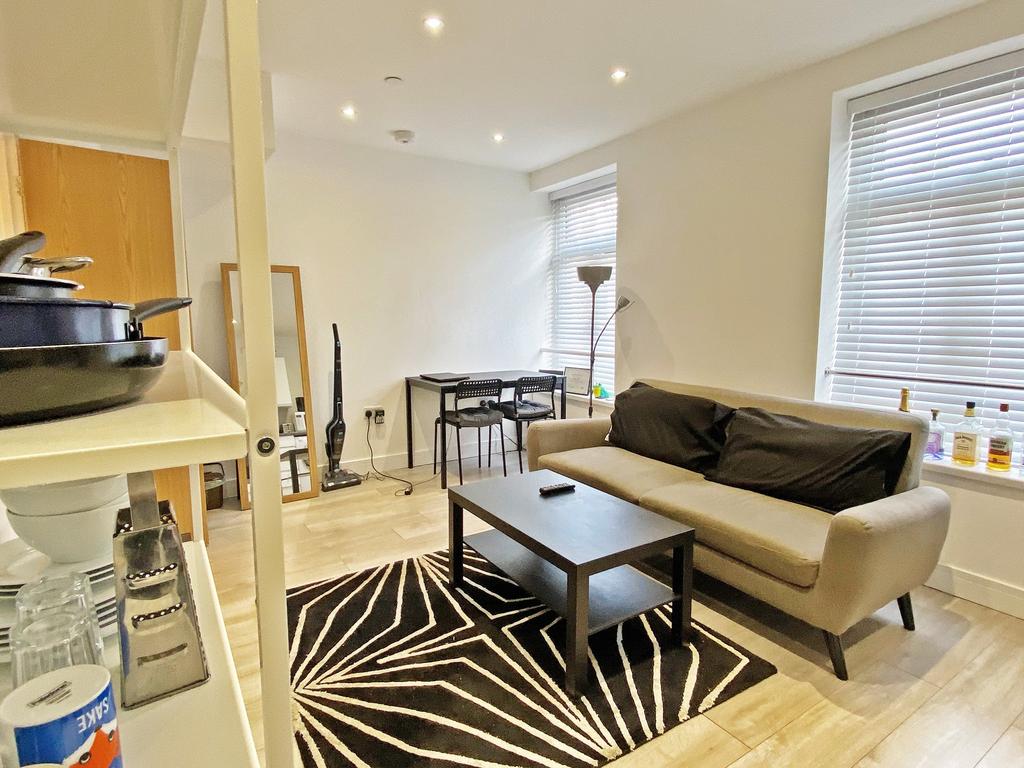 Bedford Street, Cardiff, 2 bed flat - £960 pcm (£222 pw)