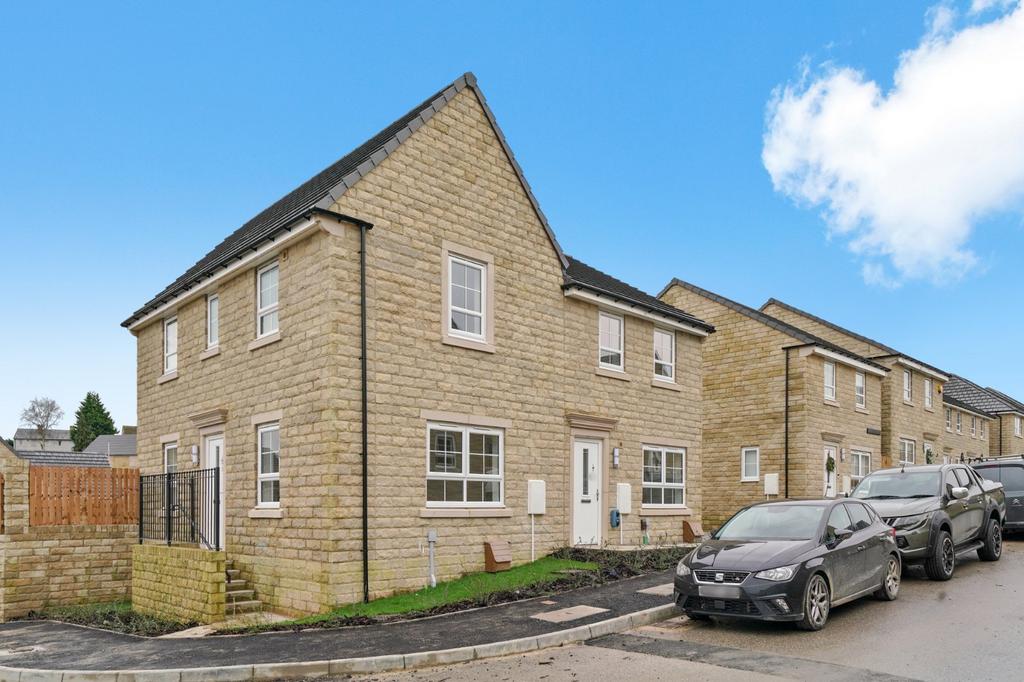 Pommell Drive, Eccleshill, Bradford, BD2 3 bed semi-detached house - £ ...