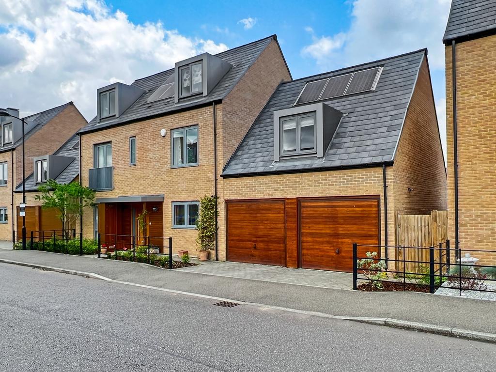 One Tree Road, Cambridge CB2 6 bed detached house - £1,100,000