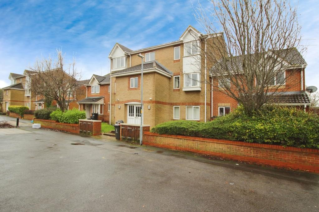 Barnum Court, Swindon SN2 1 bed apartment - £775 pcm (£179 pw)