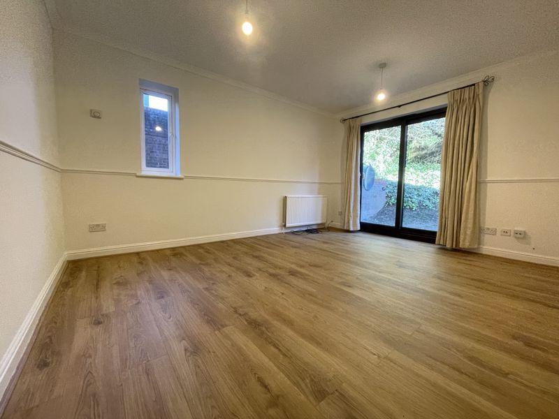 London Road, High Wycombe HP10 2 bed apartment - £209,950