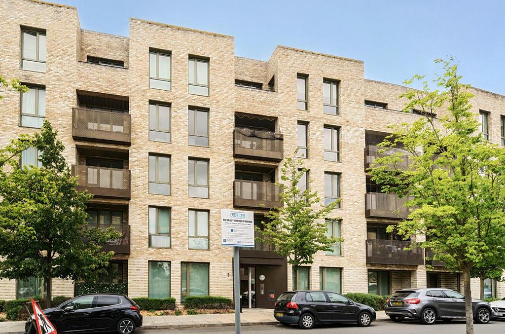 Lacey Drive, Edgware HA8 3 bed flat - £550,000