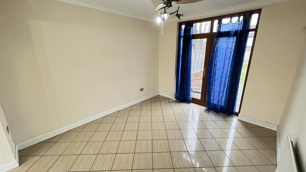 Vicarage Farm Road Hounslow Tw5 3 Bed Semi Detached House To Rent £