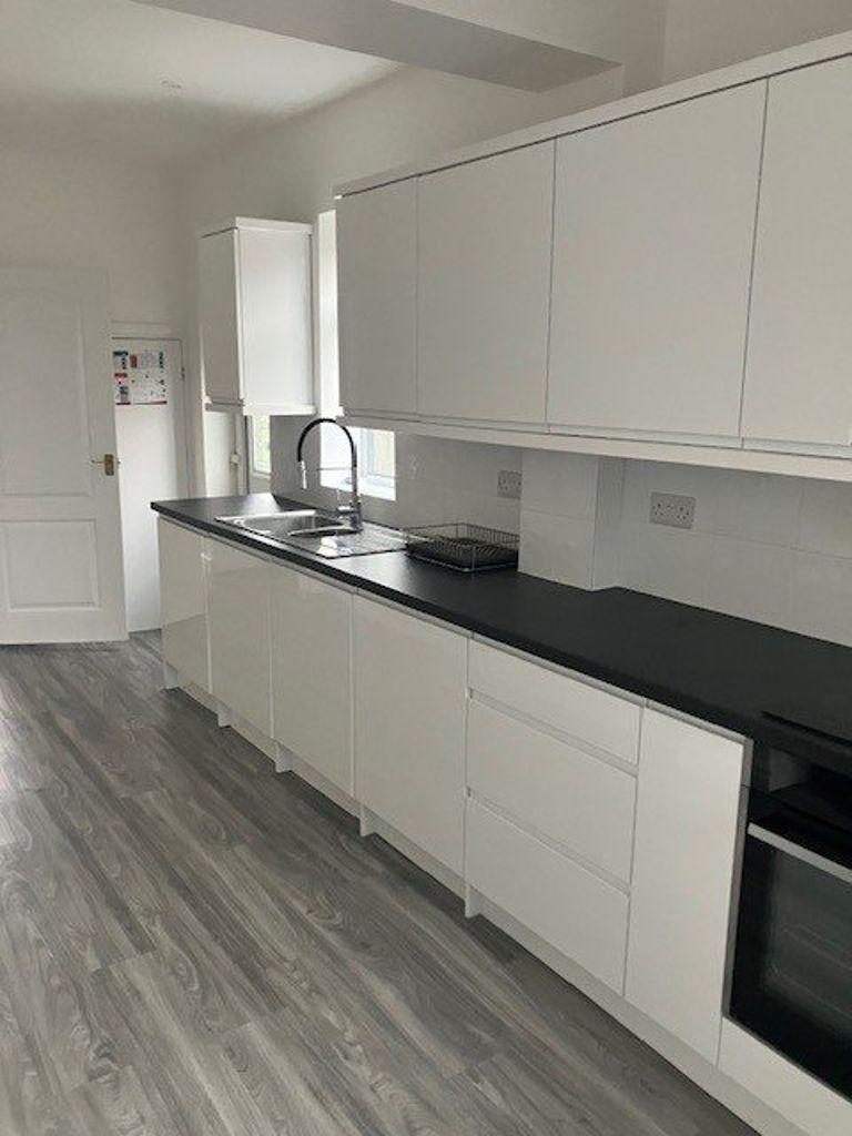 Broad Rd, Sale, M33 2AL 3 bed semi-detached house - £1,700 pcm (£392 pw)