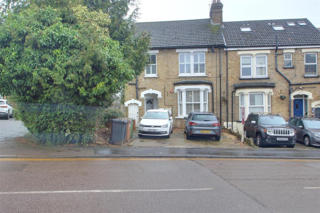 Bushey Grove Road, Bushey 2 bed maisonette - £375,000