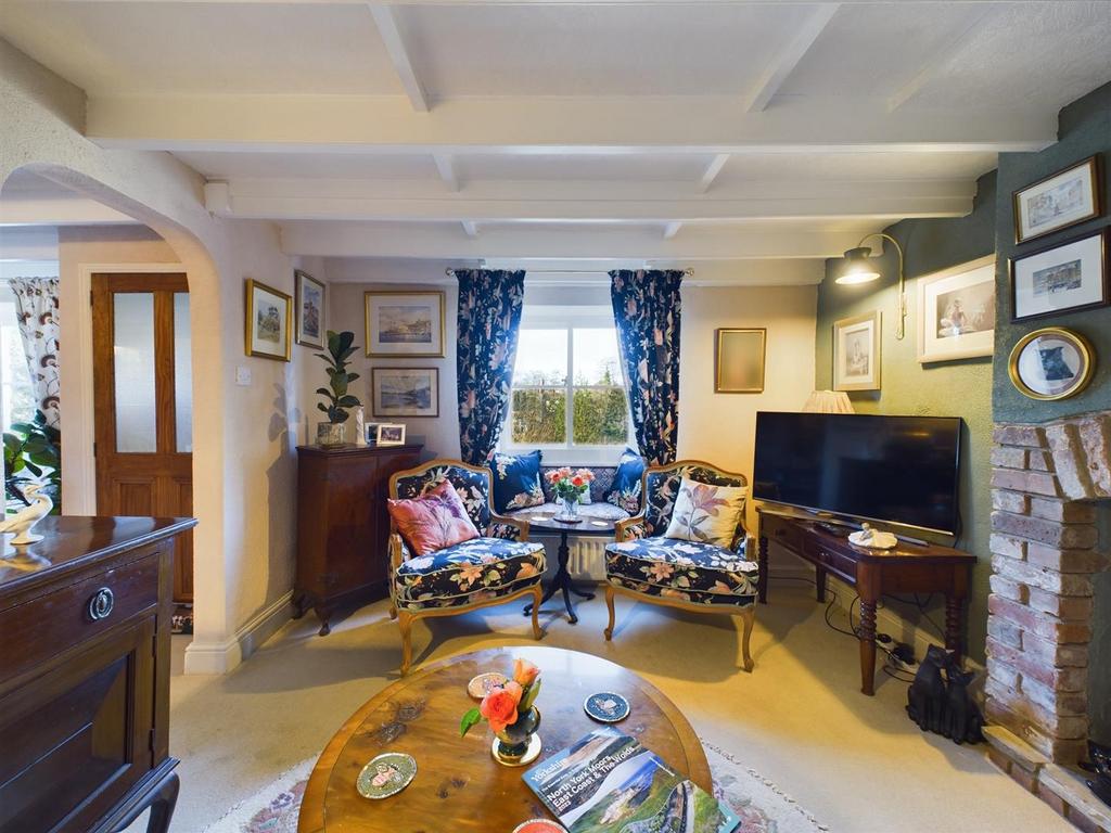 Castlegate, East Ayton, Scarborough 3 bed cottage for sale - £300,000