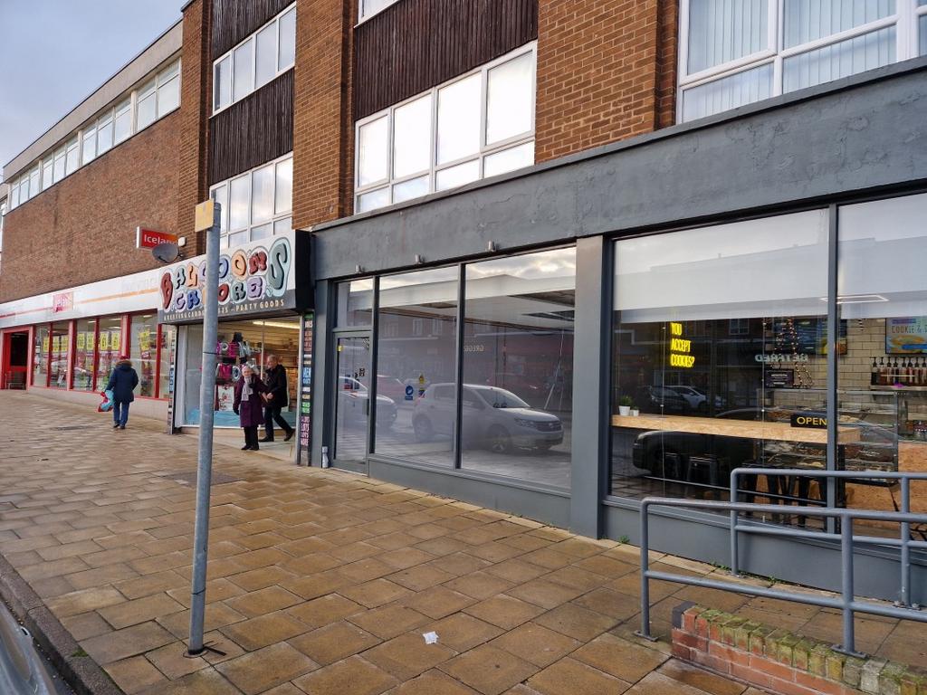 Broadway and High Street, Scunthorpe... Convenience store - £1,375 pcm ...