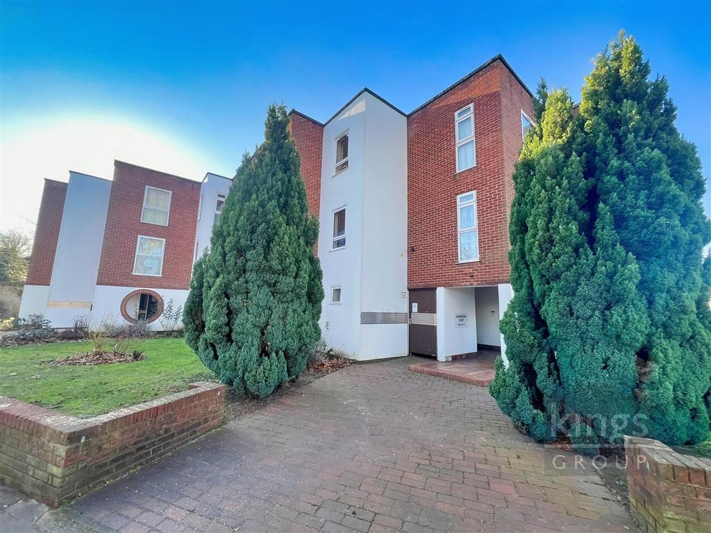 Abbey Road, Enfield 1 bed flat - £260,000