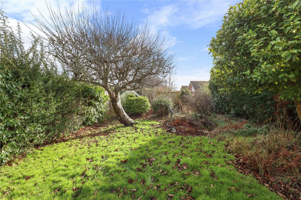 Tower Ride Uckfield East Sussex Tn22 2 Bed End Of Terrace House For