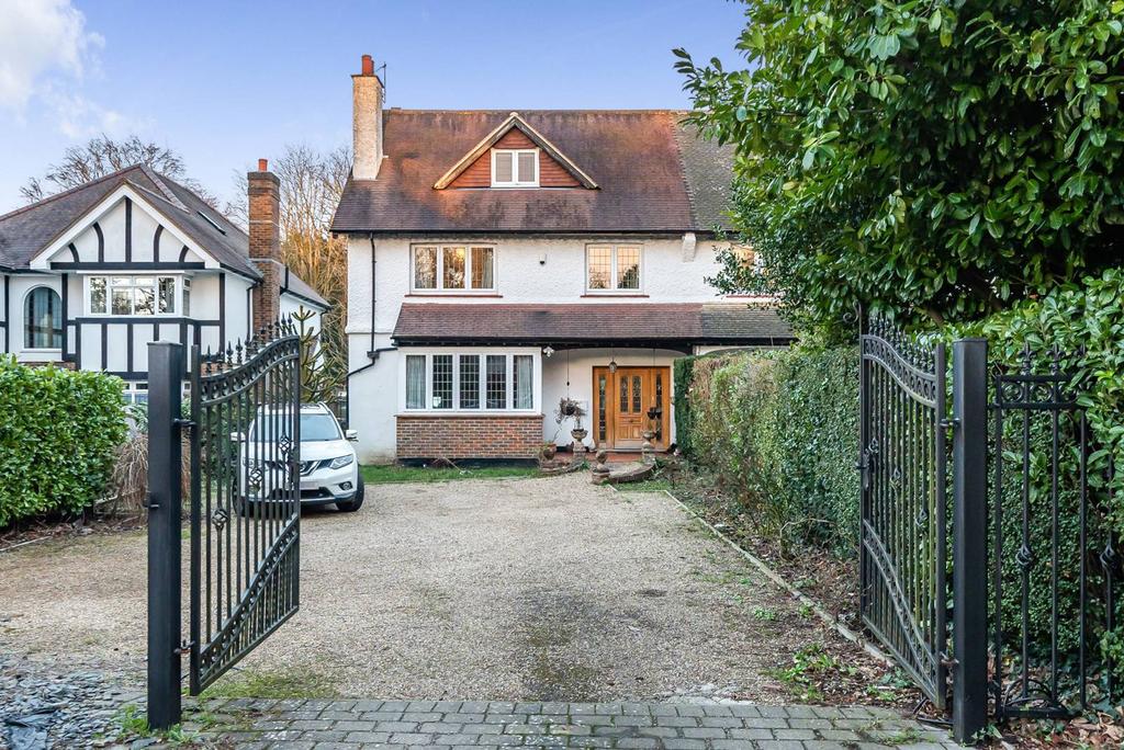 Smitham Bottom Lane, Coulsdon, Purley, CR8 5 bed semi-detached house ...