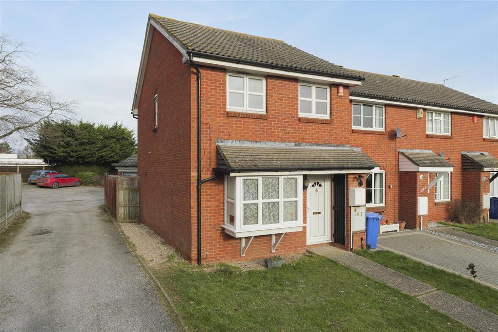 Hazebrouck Road, Faversham 3 bed semi-detached house - £299,995