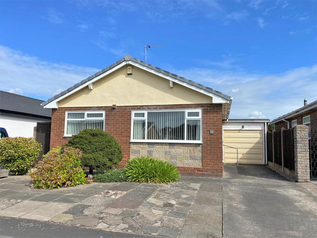 Painley Close, Lytham, FY8 2 bed detached bungalow - £247,500