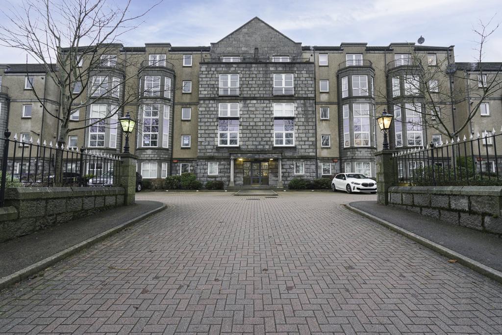 Ruthrieston Court, Aberdeen 2 bed flat - £950 pcm (£219 pw)