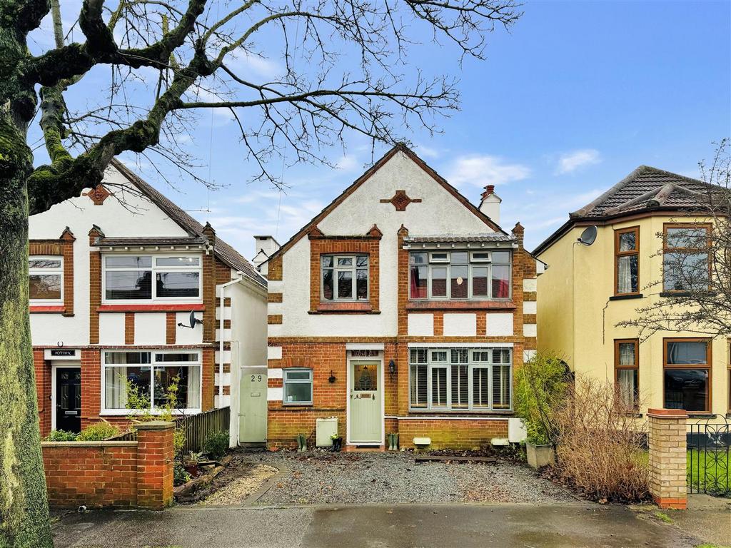 Walmer Road, Pakefield 4 bed detached house - £375,000