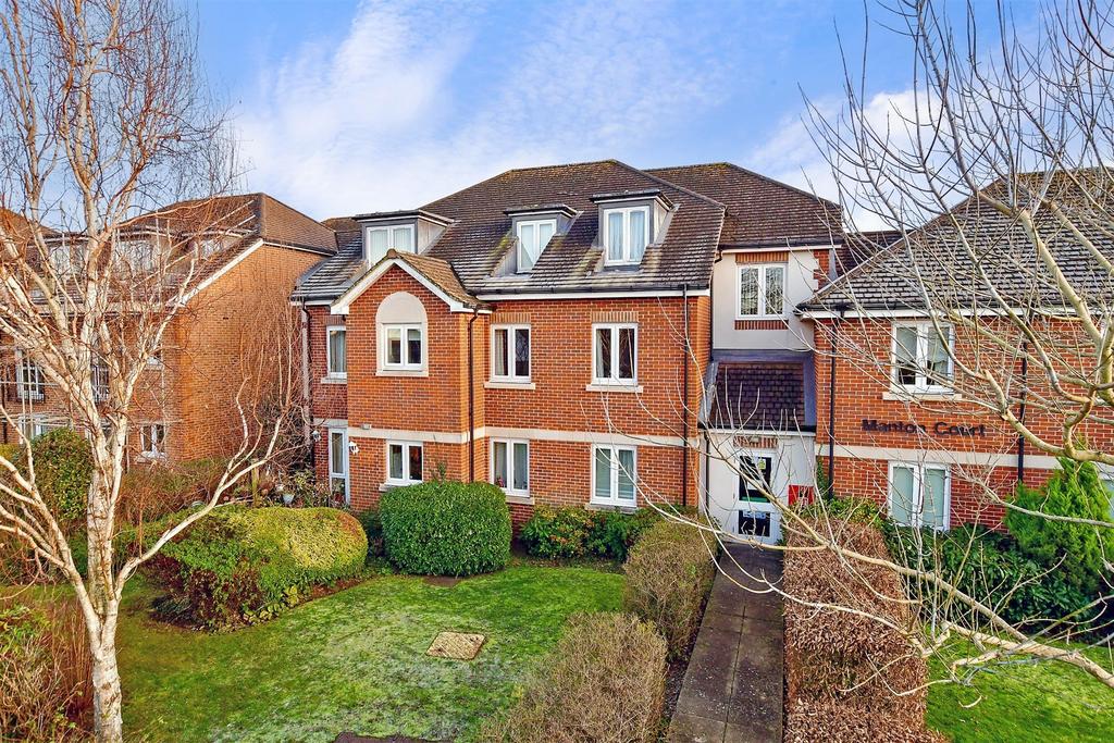 Kings Road, Horsham, West Sussex 2 bed flat - £235,000