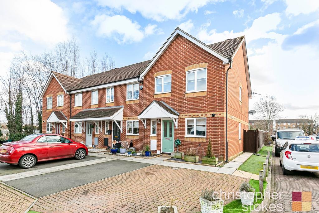 Village Close, Hoddesdon, Hertfordshire, EN11 0GJ 3 bed end of terrace ...