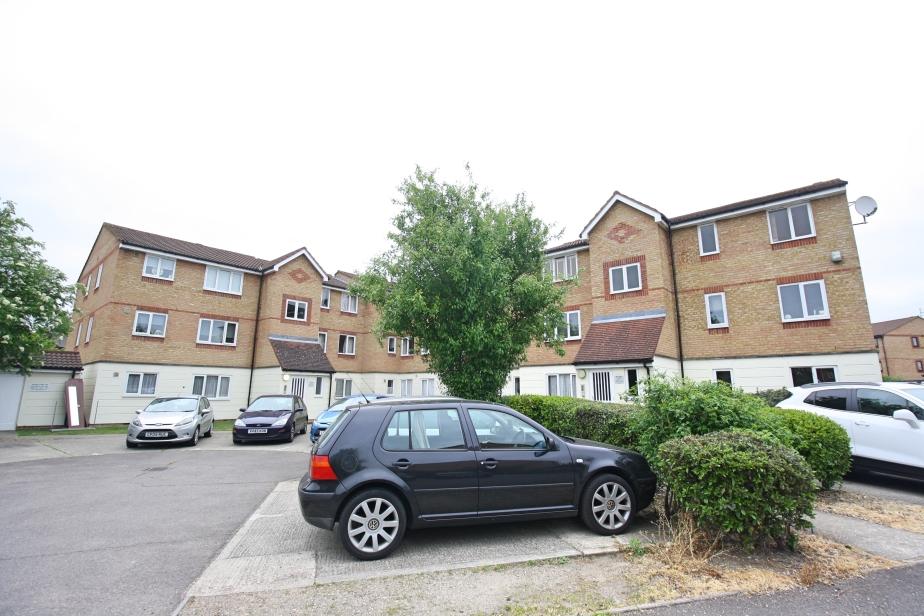 Mullards Close, Hackbridge 2 bed flat - £1,400 pcm (£323 pw)