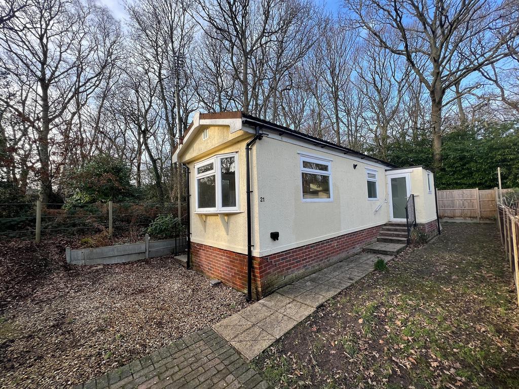 Woodlands Park, Stopples Lane... 2 bed park home - £59,950