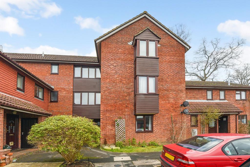 Timbermill Court, Haslemere, Surrey 1 bed flat for sale - £200,000