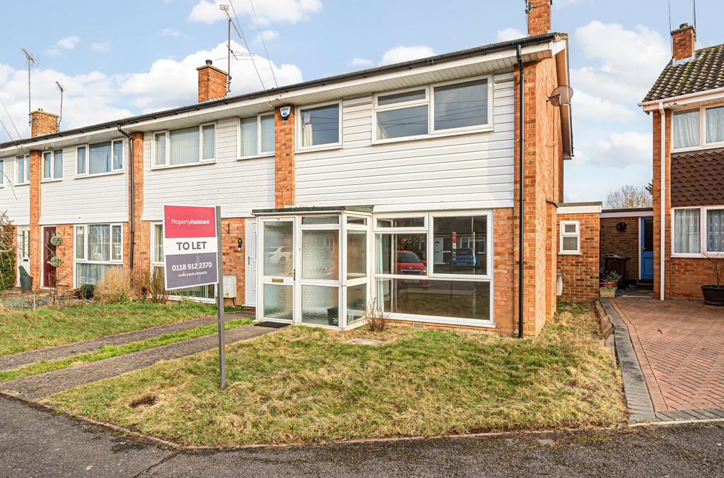 Reynards Close, Winnersh, RG41 3 bed end of terrace house to rent - £ ...