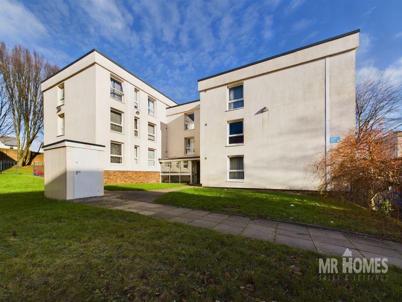 Caerau Court Road, Caerau, Cardiff... 2 bed flat for sale - £110,000