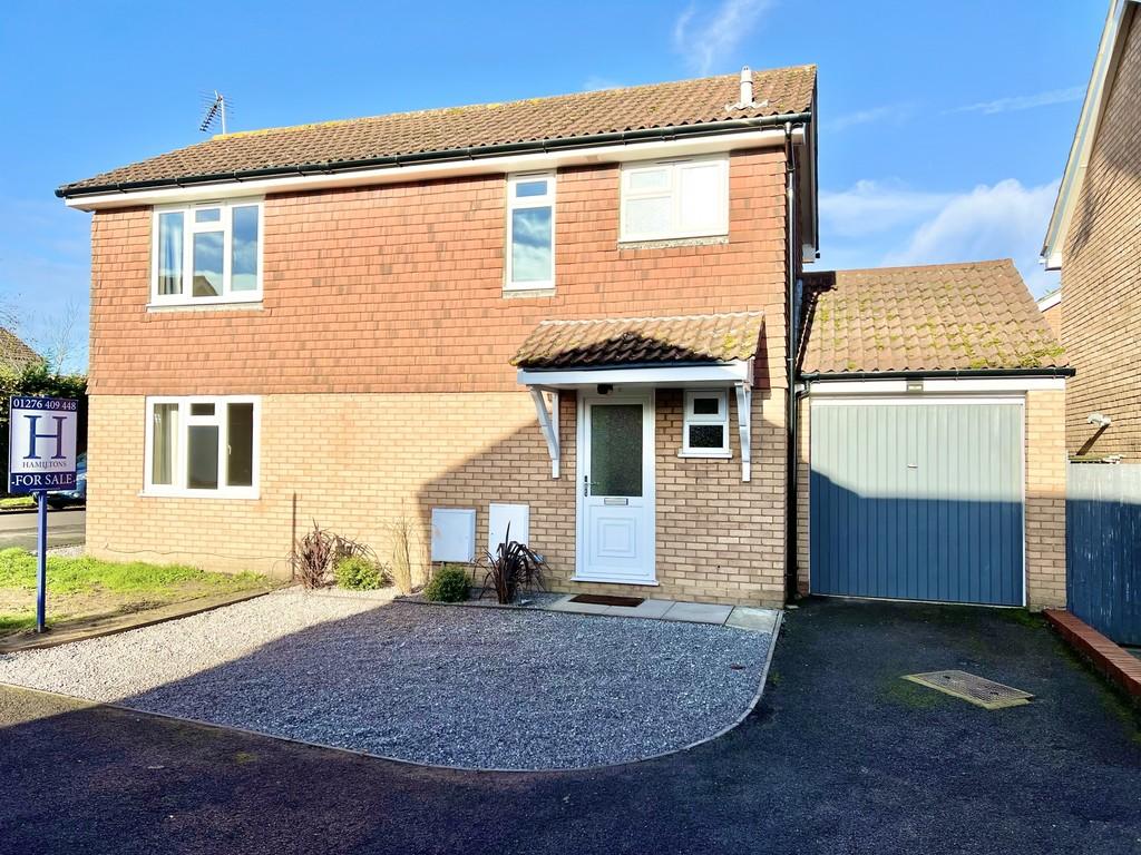 Sandringham Way, Camberley GU16 3 bed detached house - £479,950