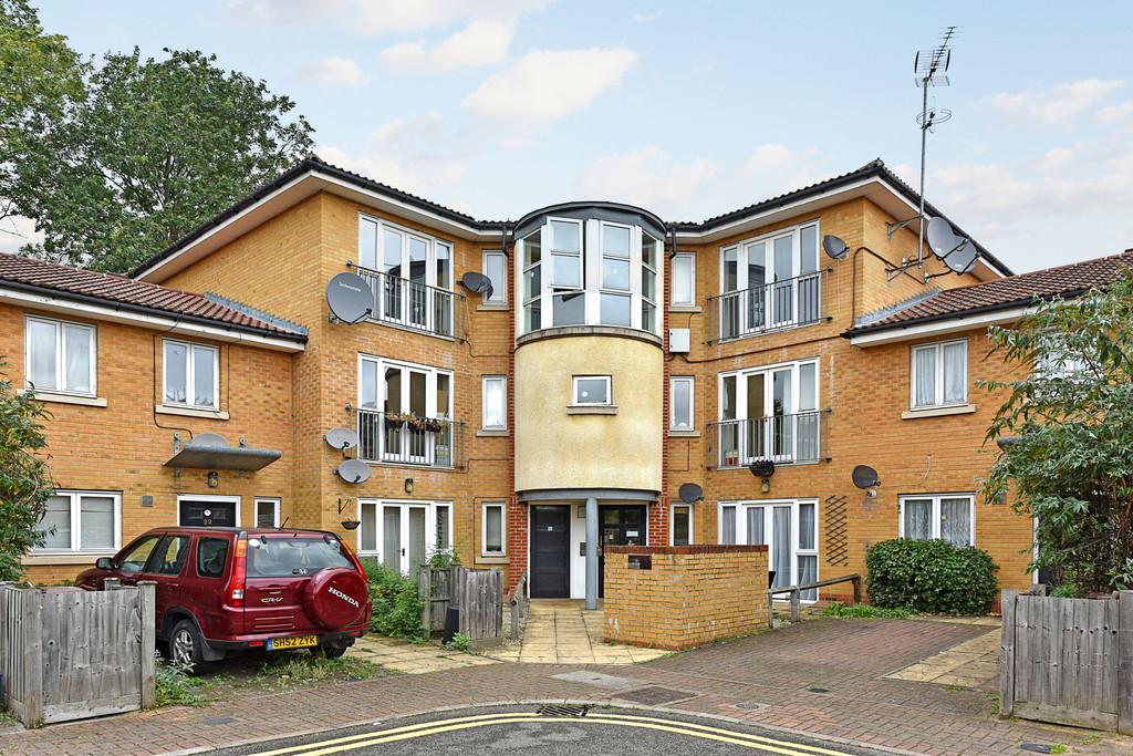 Shalbourne Square, London E9 2 bed flat - £2,000 pcm (£462 pw)
