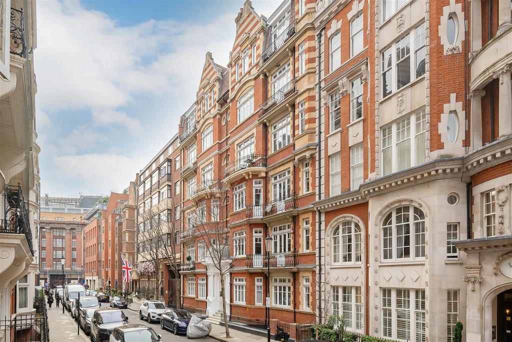 Basil Street, Knightsbridge, SW3 3 bed penthouse - £5,750,000