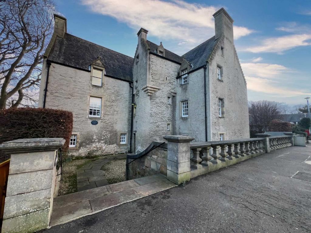 Pilrig House, Edinburgh 2 bed apartment - £1,500 pcm (£346 pw)
