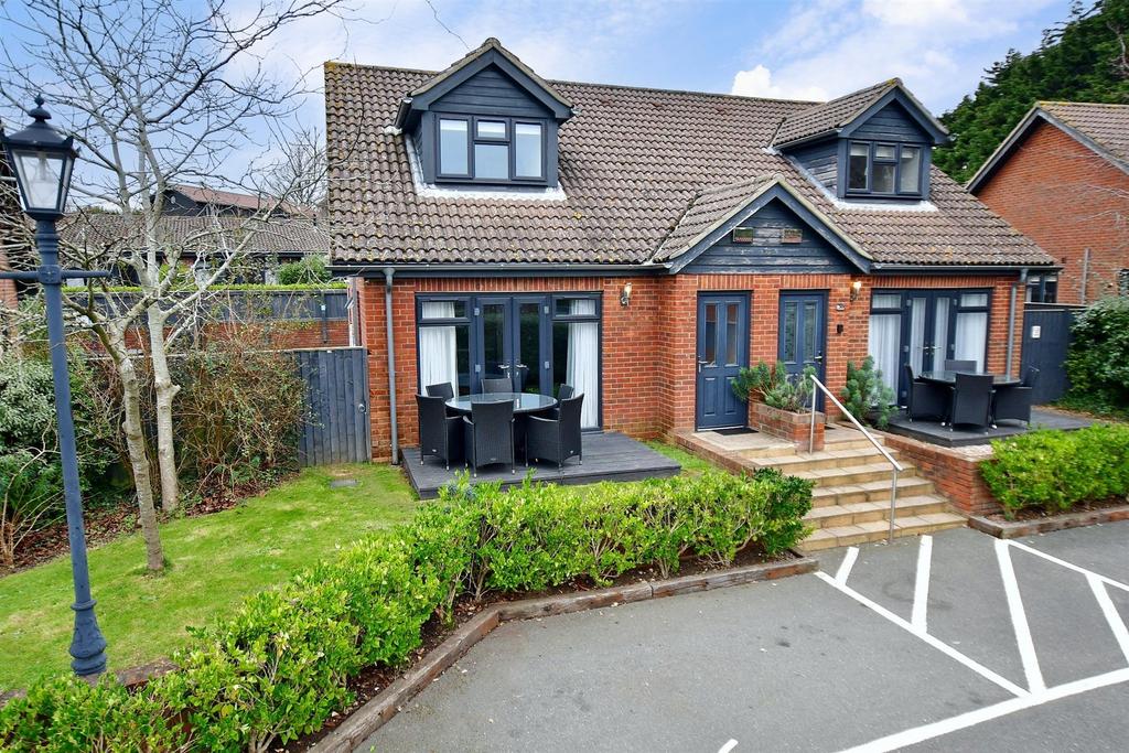 Main Road Rookley Ventnor Isle Of Wight 3 Bed Chalet For Sale £190 000