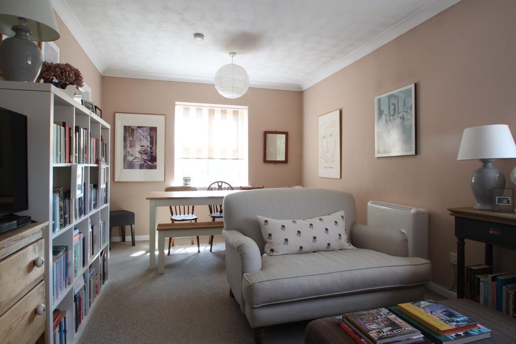 Cotton Lane, Bury St. Edmunds IP33 2 bed apartment - £175,000